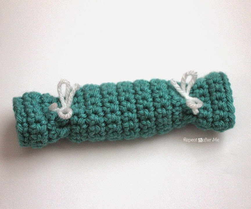Crochet Party Popper Pouch - Repeat Crafter Me