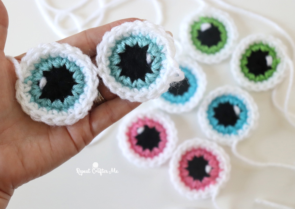 Crochet Cartoon Eyes - Repeat Crafter Me
